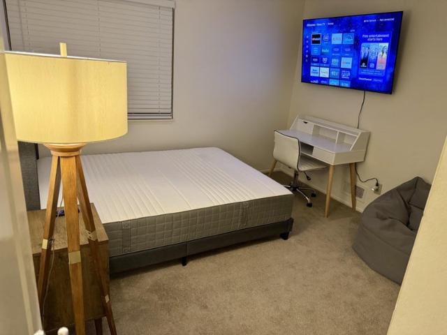 $900 / 1br NO DEPOSIT August *FREE* Female Only