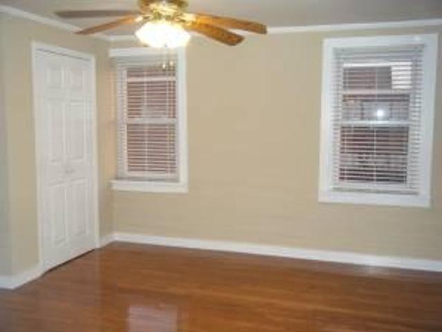 $900 / 1br Beautiful newly remodeled apt w/deck and W/D in unit. A Must See! Graduate Hospital