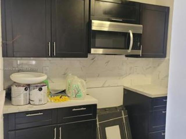 900 209th Ter NE #203 31, Miami, FL 33179
