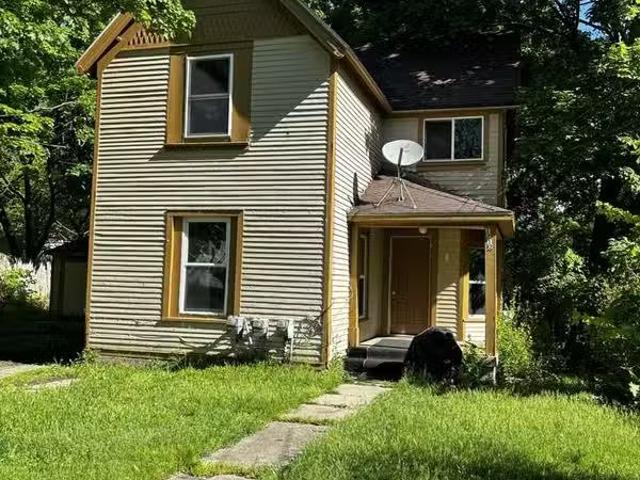 $900 2 Bedroom 1 Bathroom Apartment In Kalamazoo 1212 Summi.