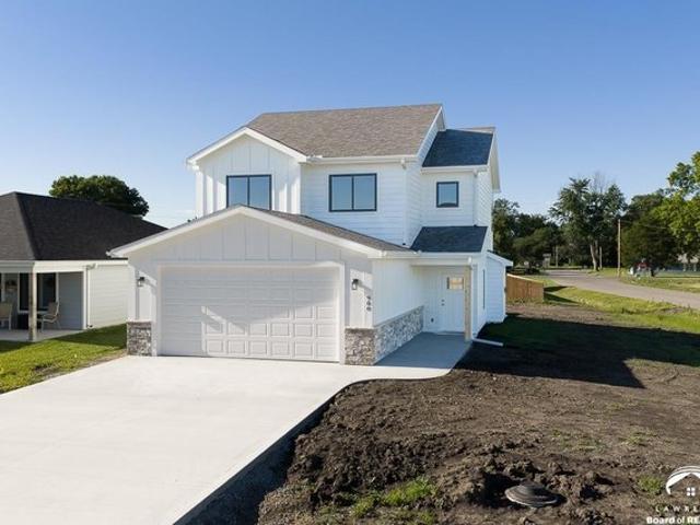 900 2nd St, Perry, KS 66073