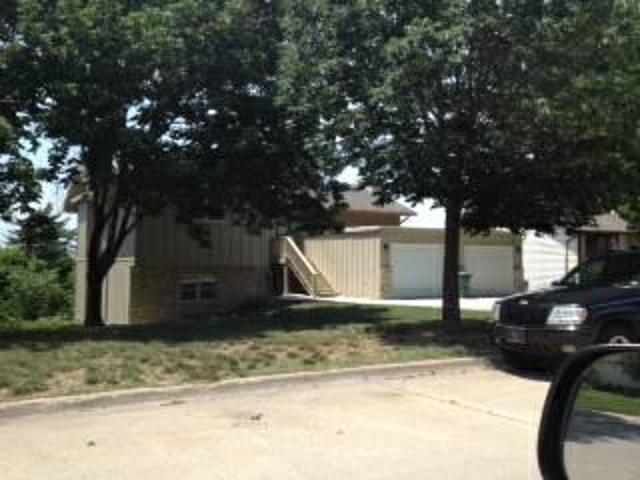 $900 / 2br CUTE 2 BED/1.5 BATH DUPLEX