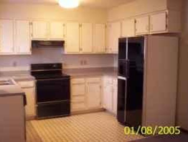 $900 / 2br Large Townhome 1733 Granada