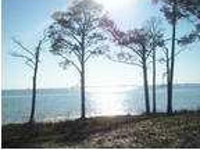 $900 / 2br 1100ftÂ² Pet Friendly by the Water