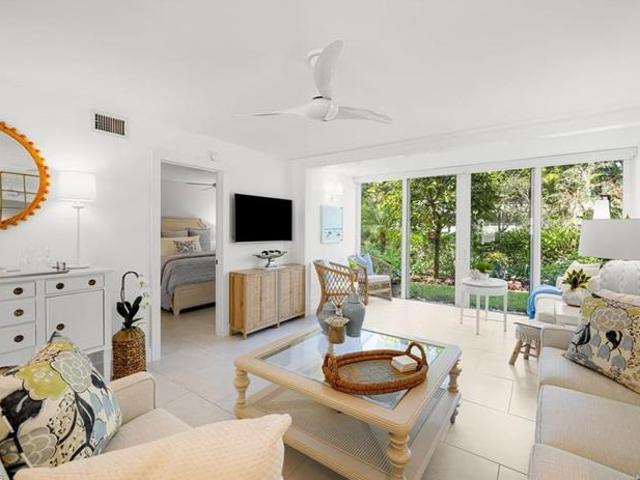 900 8th Ave S #105, Naples, FL 34102