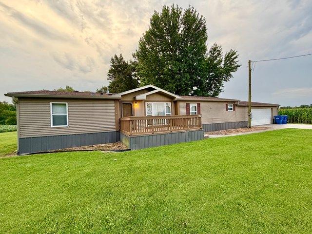 900 County Road 725 E, Carmi, IL 62821