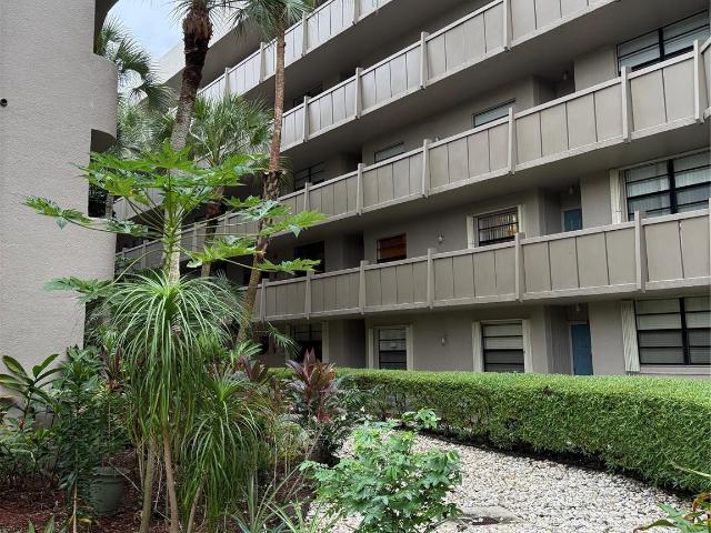 900 Colony Point Cir, Unit 121, Pembroke Pines, FL 33026 | MLS #B26017