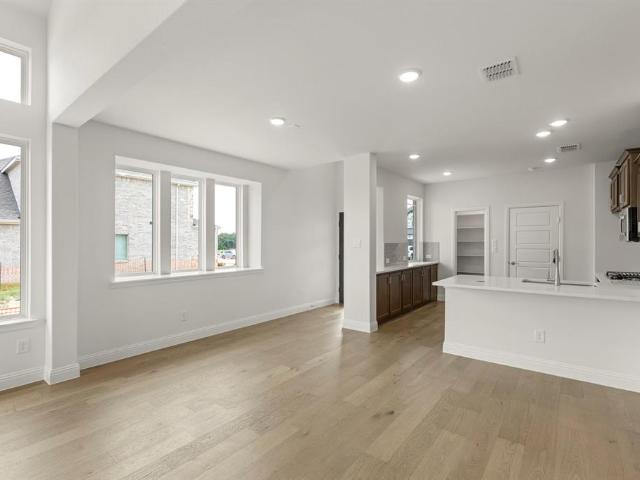 900 Collegiate Drive