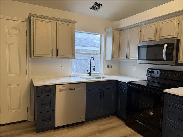 900 Cornfield Dr, Arlington, TX 76017