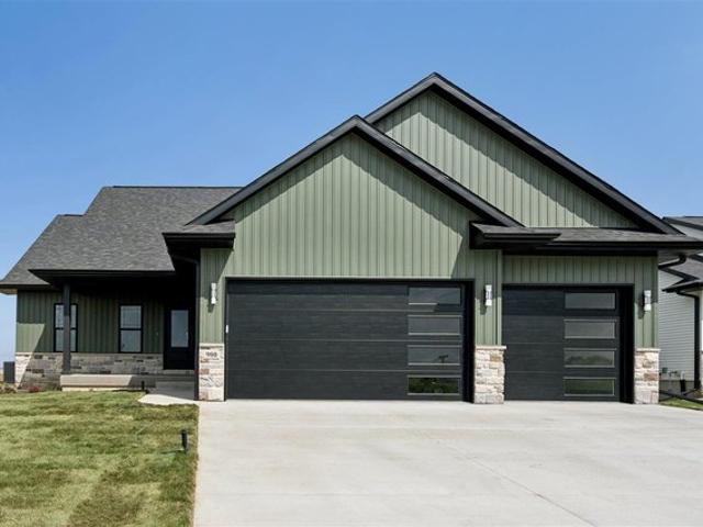 900 Crestview Dr, Solon, IA 52333