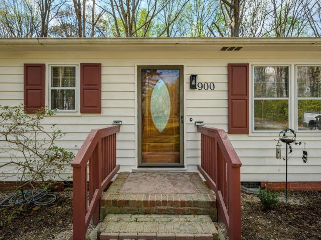 900 Cricket Knoll Road