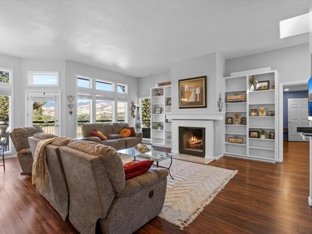 900 Cypress Point Loop, Ashland, OR 97520