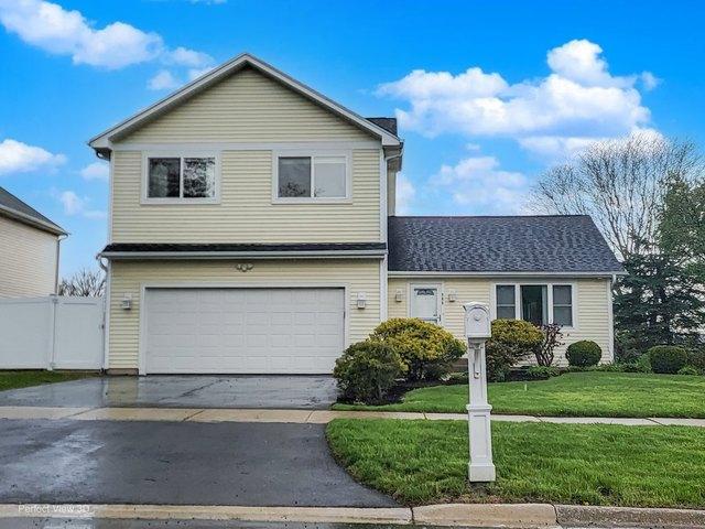 900 Ashford Ln, Westmont, IL 60559
