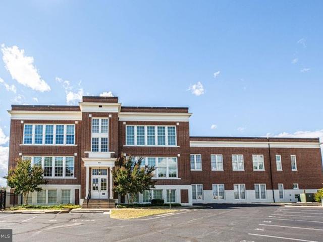 900 Barton St Unit 307, Fredericksburg, VA 22401