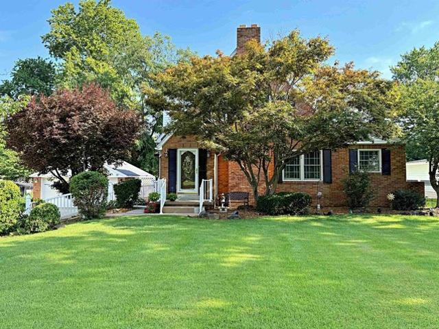 900 Brett Cabel Rd, Washington, IN 47501