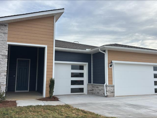 900 Bur Oak Rd