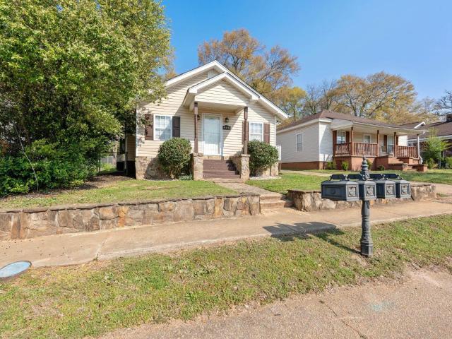 900 Green Avenue