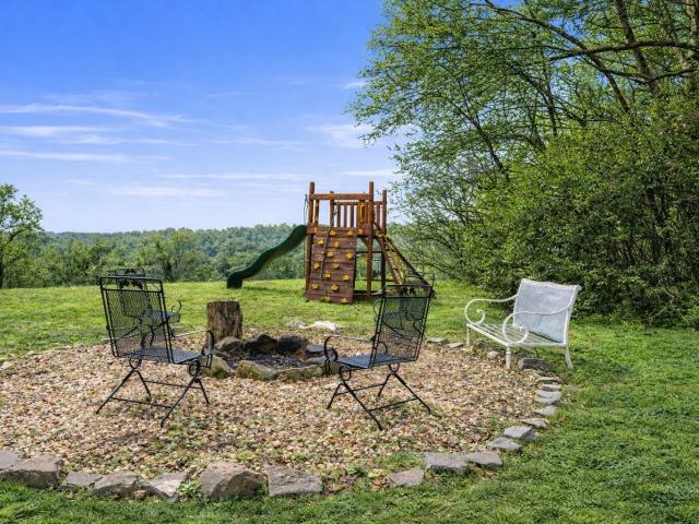 900 Dories Ln