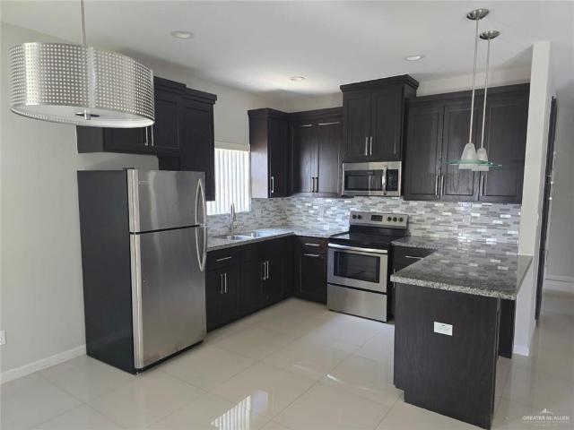 900 E La Cantera Avenue 3