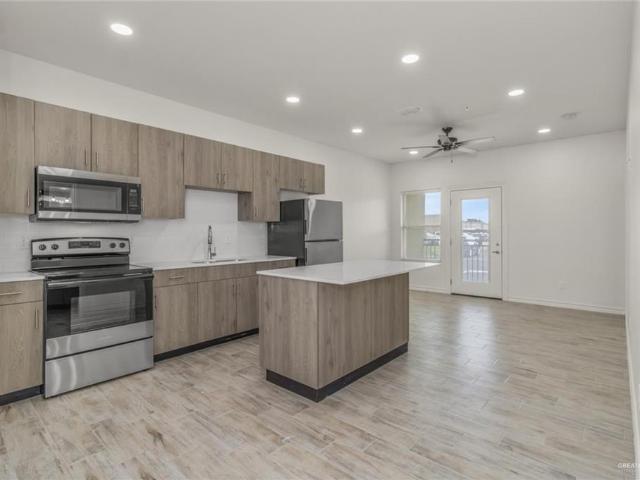 900 E Redbud Avenue 22B7
