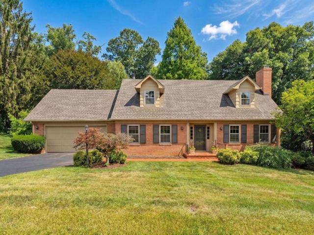 900 Fairway Dr, Waynesboro, VA 22980