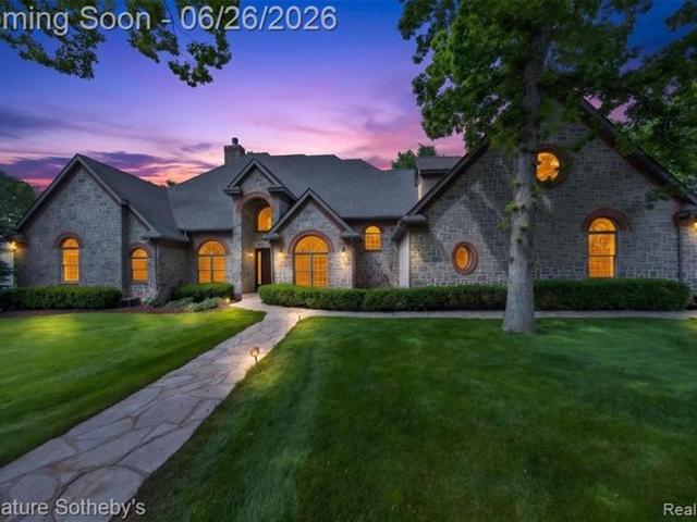 900 Hill Hollow Ln, Milford Vlg, MI 48381