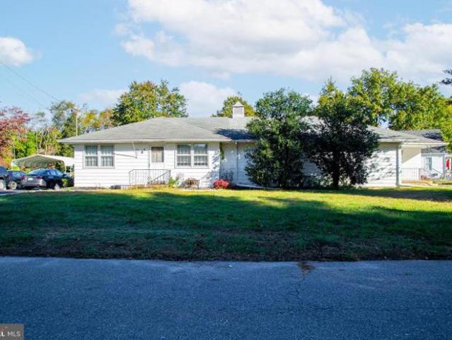 900 Iowa St, Vineland, NJ 08360