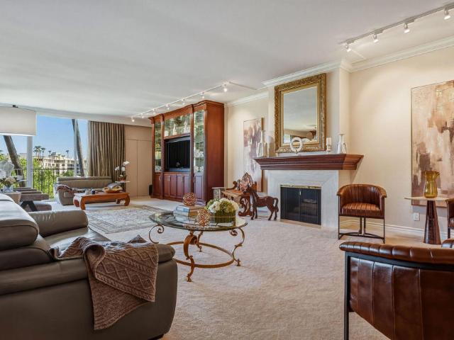 900 Island Drive 304
