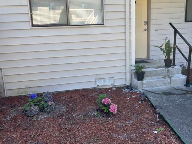 $900 Looking for a Condo Mate in Oak Harbor