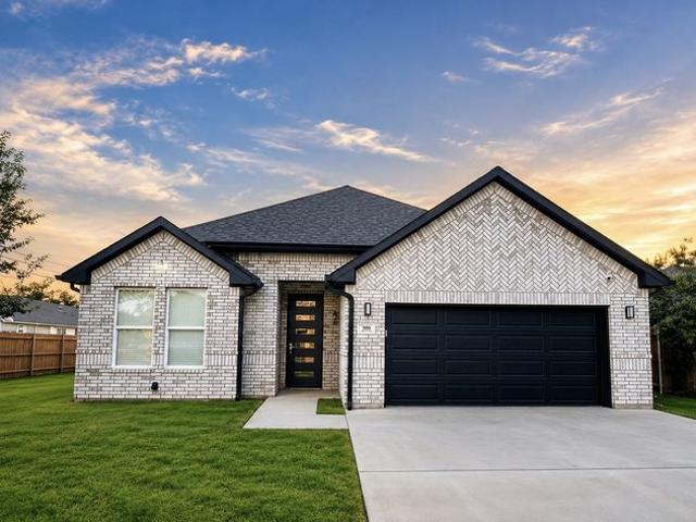 900 Marcellus Ct, Arlington, TX 76011