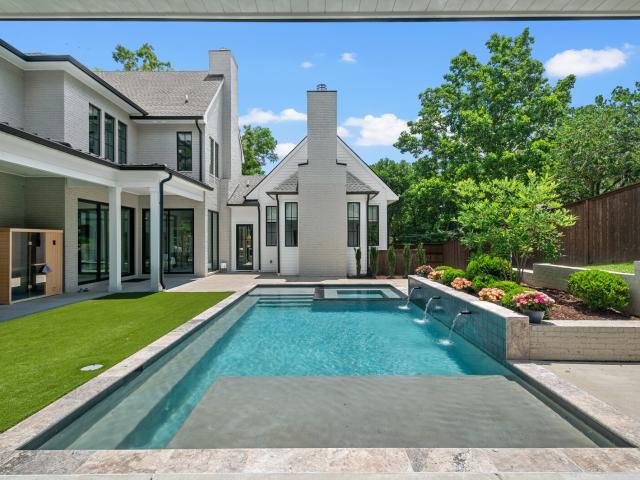 900 Marengo Ln