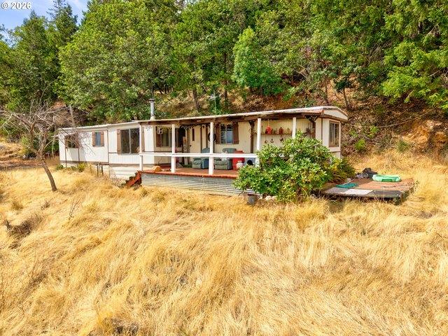 900 Mulberry Ln, Roseburg, OR 97471
