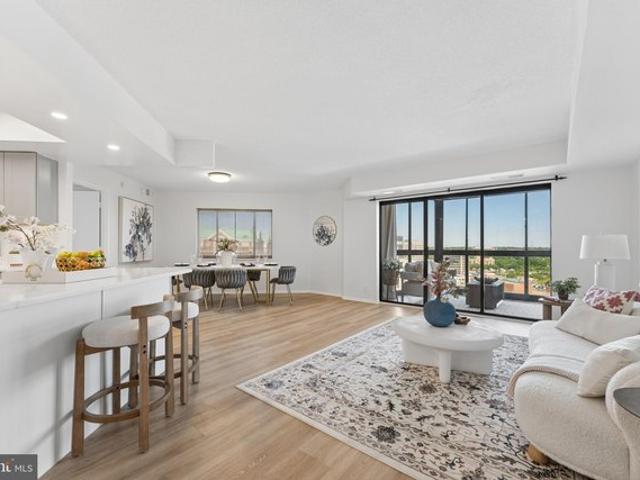 900 N Stafford St Apt 2125, Arlington, VA 22203
