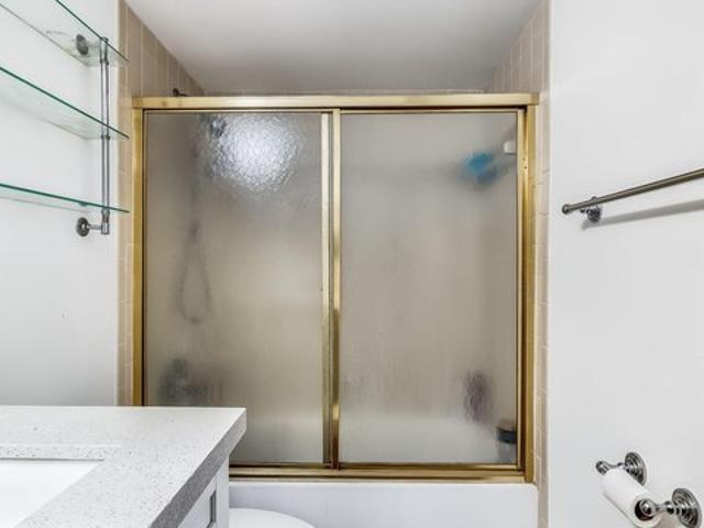900 NE 195th St Apt 217, Miami, FL 33179