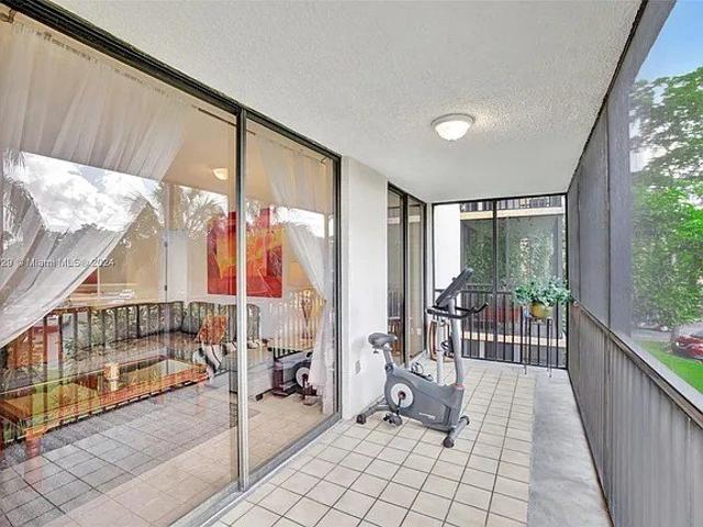 900 NE 195th St Apt 217, Miami, FL 33179