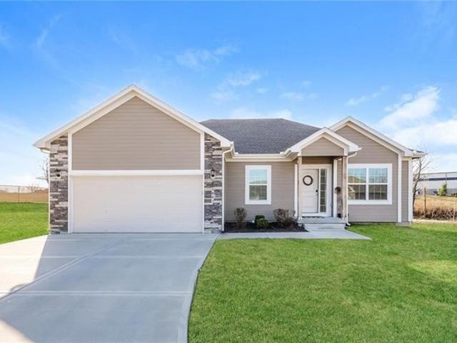 900 NW Hilltop Ln, Grain Valley, MO 64029