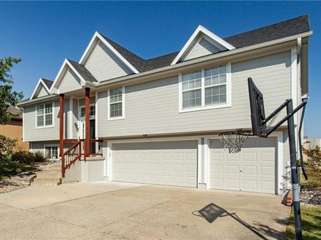 900 NW Poplar Ct, Grain Valley, MO 64029