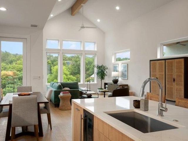 900 S 2nd St Unit 3, Austin, TX 78704