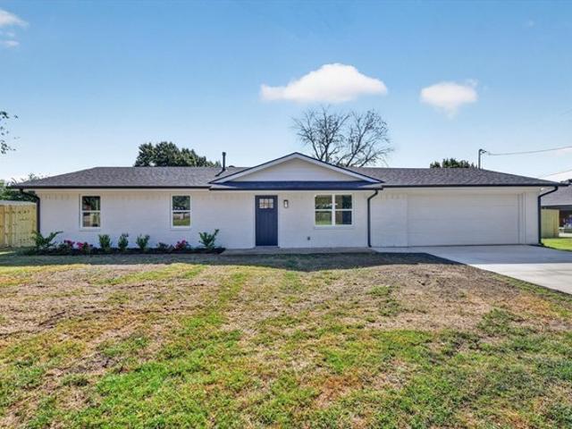 900 S 3rd St, Sanger, TX 76266
