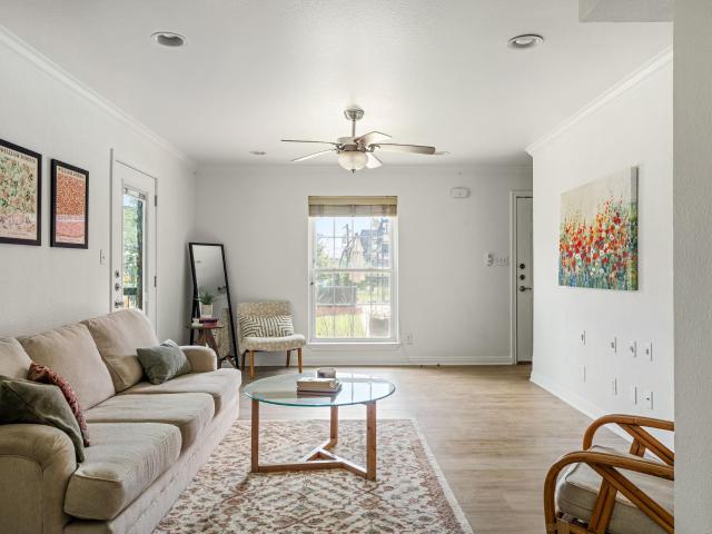 900 S Lamar Blvd # 201