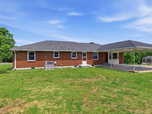 900 Saunders Ave