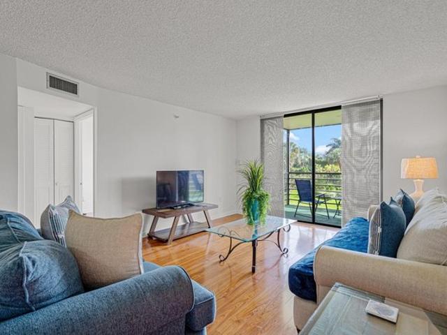 900 Saint Charles Pl Apt 221, Pembroke Pines, FL 33026