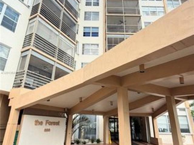 900 Saint Charles Pl Apt 520, Pembroke Pines, FL 33026
