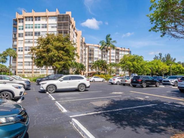 900 St Charles Pl #419, Pembroke Pines, FL 33026