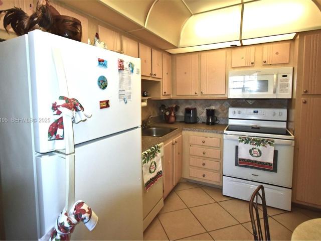 900 St Charles Pl, Unit 606, Pembroke Pines, FL 33026 | MLS #A11929