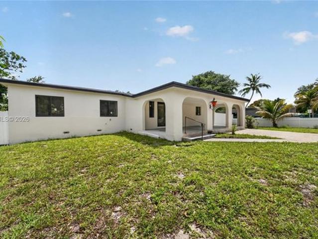 900 Superior St, Opa Locka, FL 33054