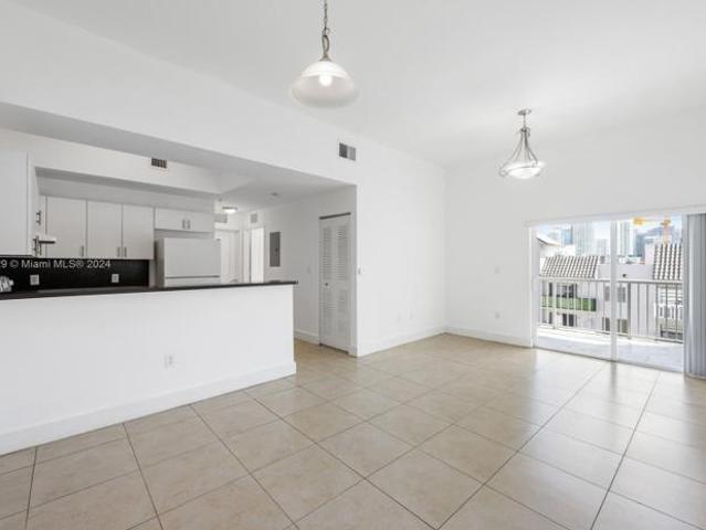 900 SW 7th St #407, Miami, FL 33130