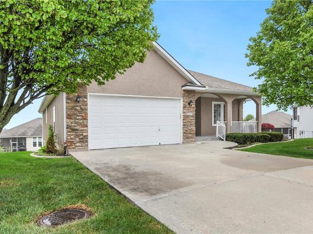 900 SW Olympia Ct, Lee's Summit, MO 64082 | MLS #2614 | Compass