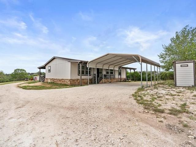900 Panther Hollow Dr, Bandera, TX 78003