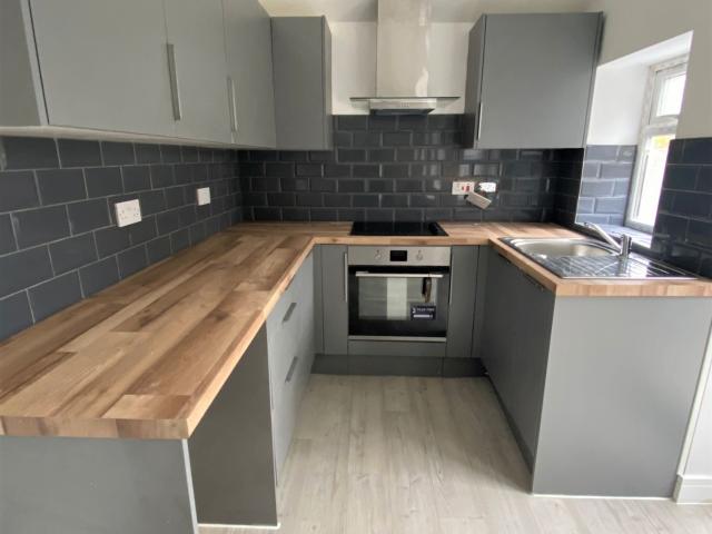 £900 PCM, Modern Two Bedroom Ground Floor Apartment in High Street, Barry, Vale of Glamorgan, CF62 7DT
